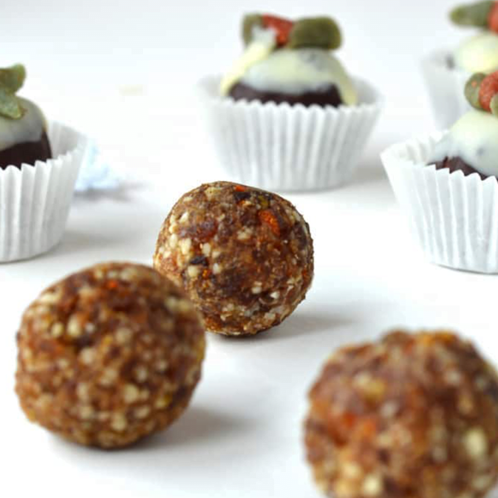Healthy Raw Christmas Pudding Balls - Wallflower Kitchen